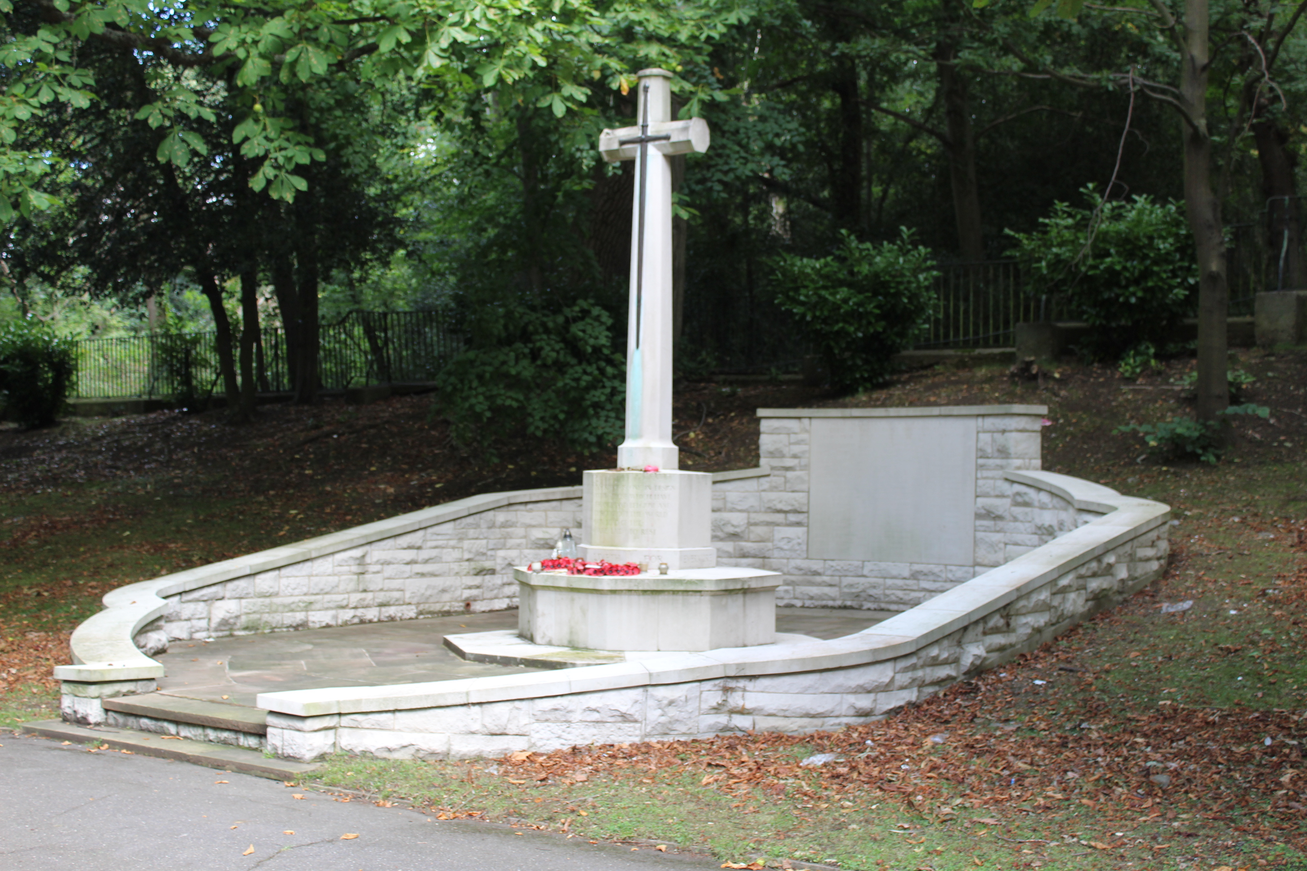 Putney Vale Cemetery CWGC Cross - War Memorials Online